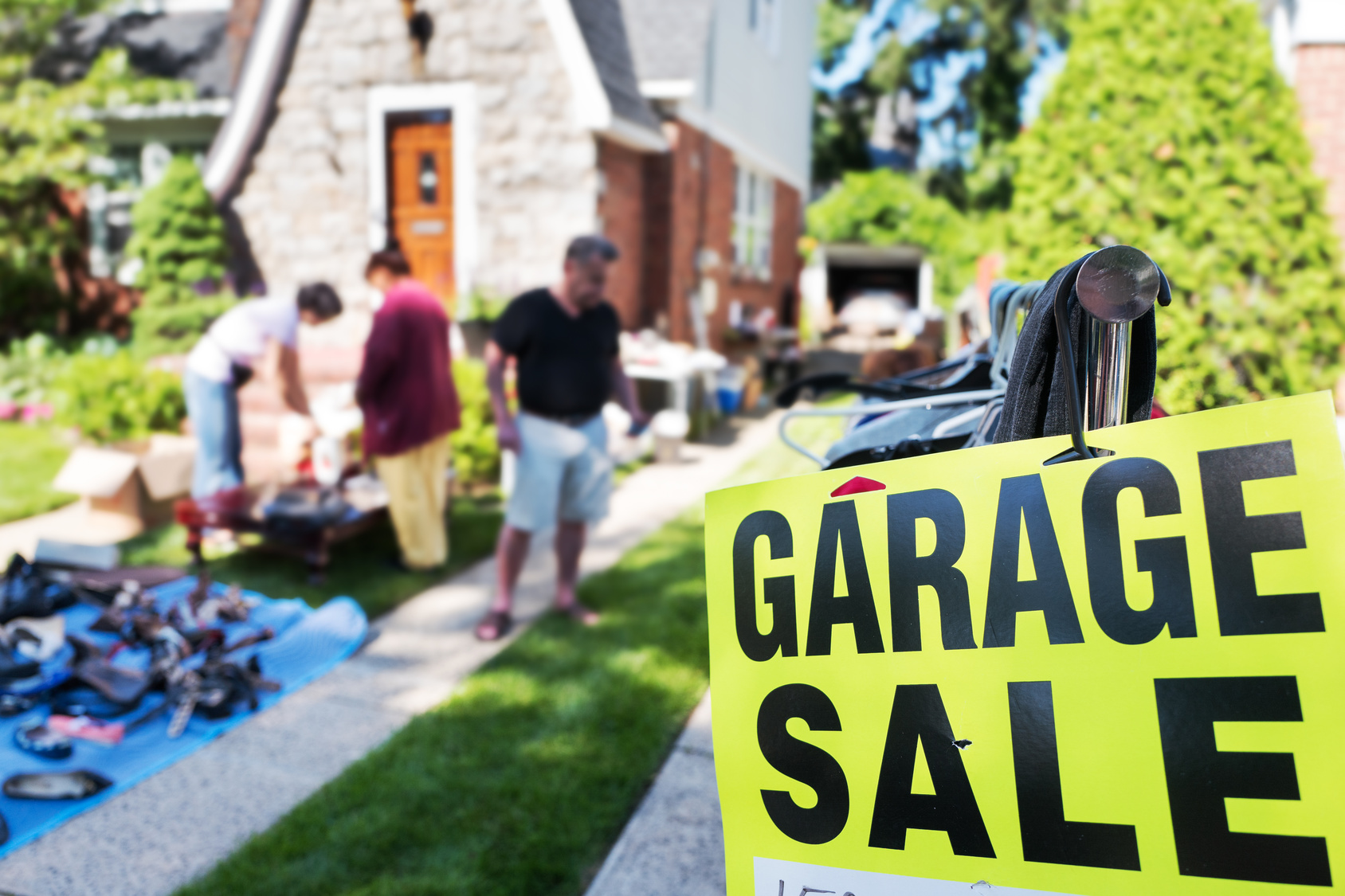 5 Tips to Host a Moving Sale | Moving Blog | Mid-West Moving & Storage